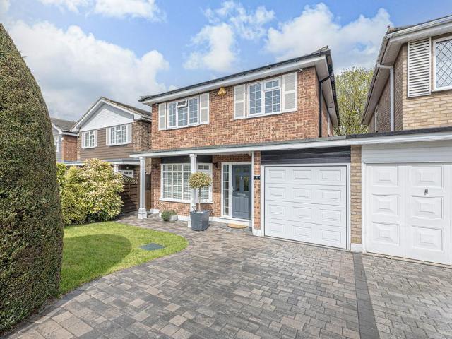 4 bedroom link detached house for sale