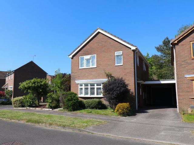 4 bedroom link detached house for sale