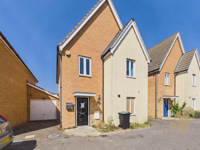 4 bedroom link detached house for sale