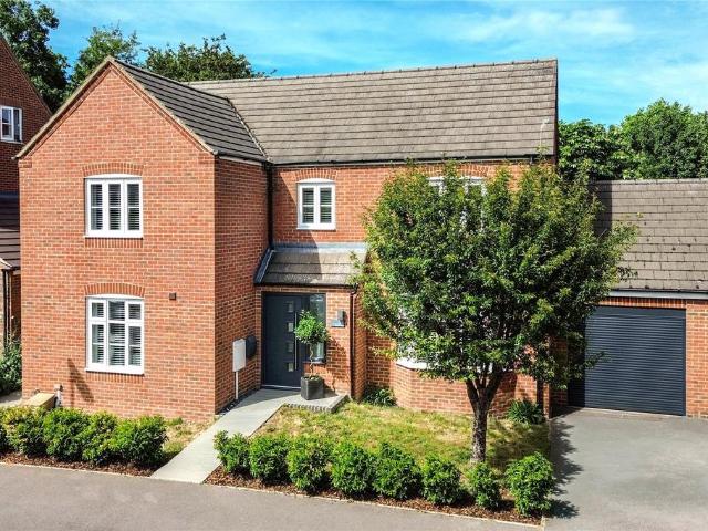 4 bedroom link detached house for sale