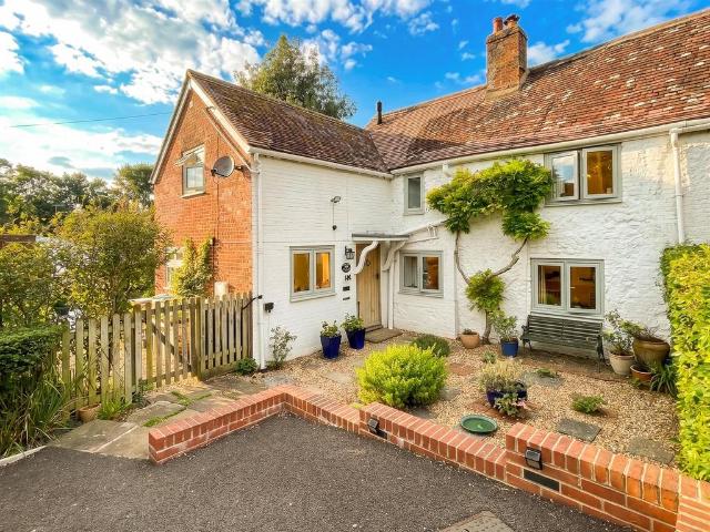 4 bedroom link detached house for sale