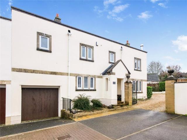 4 bedroom link detached house for sale