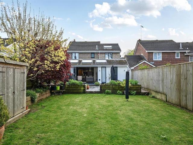 4 bedroom link detached house for sale