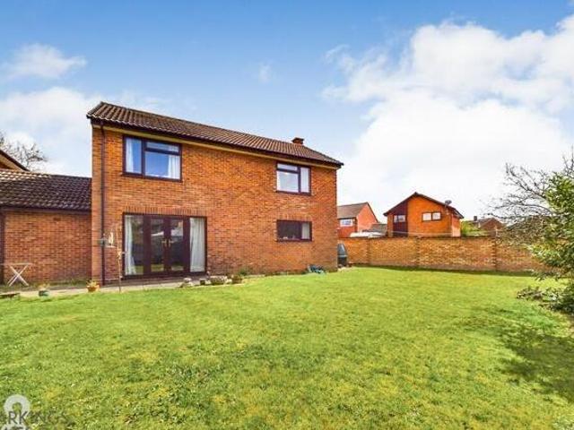 4 Bedroom Link Detached House For Sale In Tasburgh