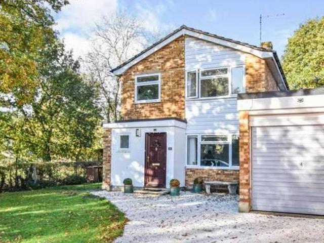 4 bedroom link detached house for sale in The Leeway Chelmsford CM3 CM3