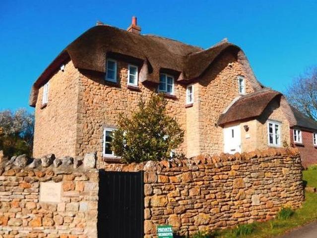 4 bedroom link detached house for sale in West Street Abbotsbury Weymouth DT3