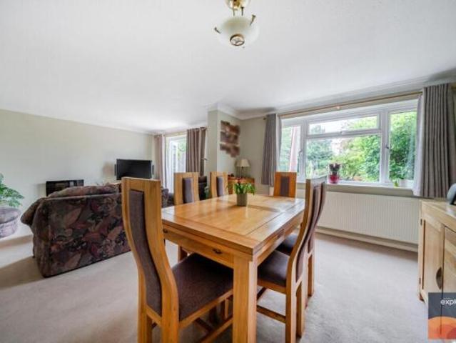 4 bedroom link detached house for sale in Windermere Avenue, Kempshott, RG22