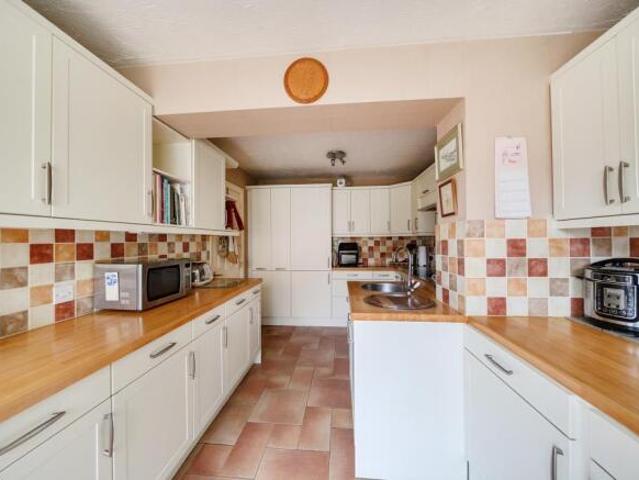 4 bedroom link detached house for sale in Yeftly Drive, Oxford, OX4