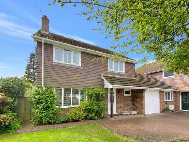 4 Bedroom Link Detached House For Sale In Ashford, Kent