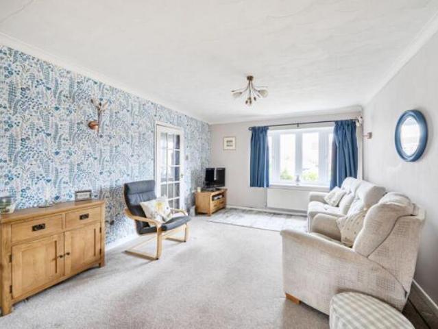 4 bedroom link detached house for sale in Arundel Drive, Bedford, MK41