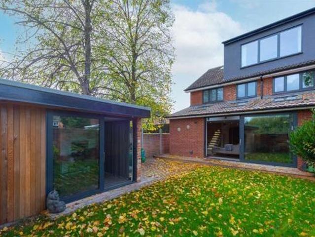 4 Bedroom Link Detached House For Sale In Basingstoke, Hampshire
