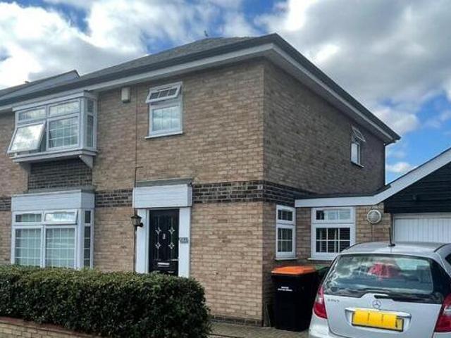 4 Bedroom Link Detached House For Sale In Bedford, Bedfordshire