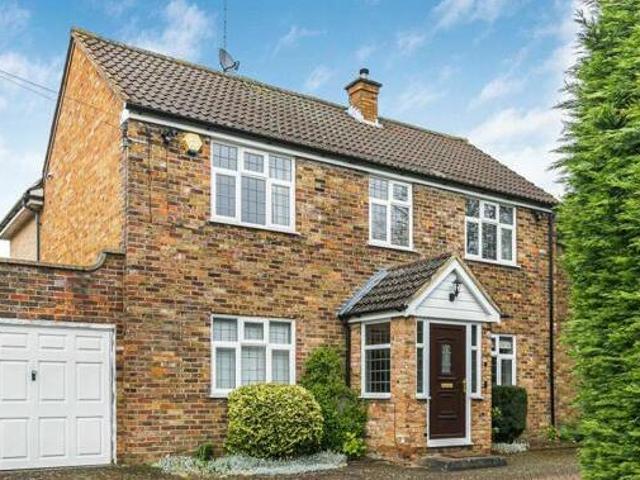 4 Bedroom Link Detached House For Sale In Brookmans Park