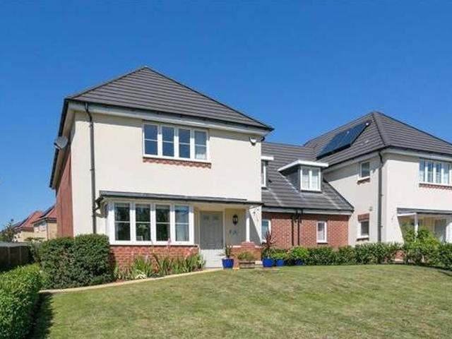 4 bedroom link detached house for sale in Braham Crescent Leavesden Watford Hertfordshire WD25