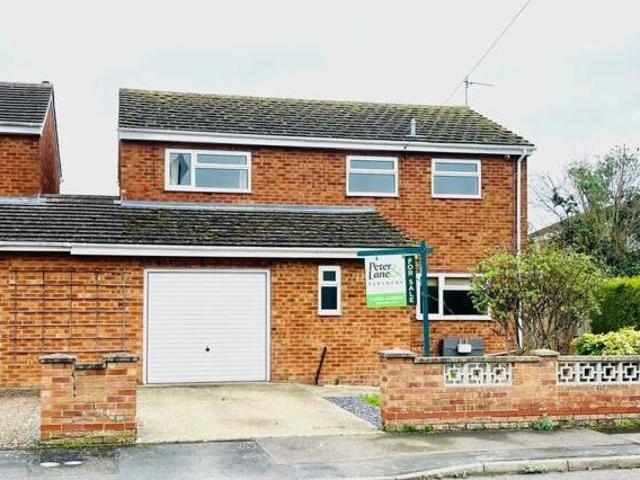 4 Bedroom Link Detached House For Sale In Buckden, Huntingdon