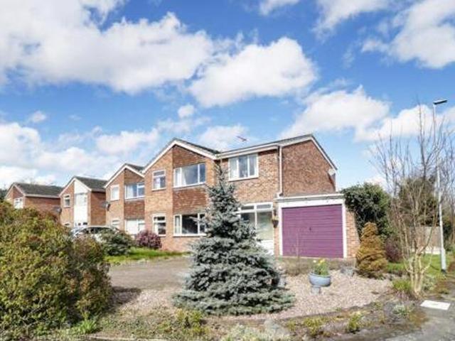 4 Bedroom Link Detached House For Sale In Burton on trent, Staffordshire