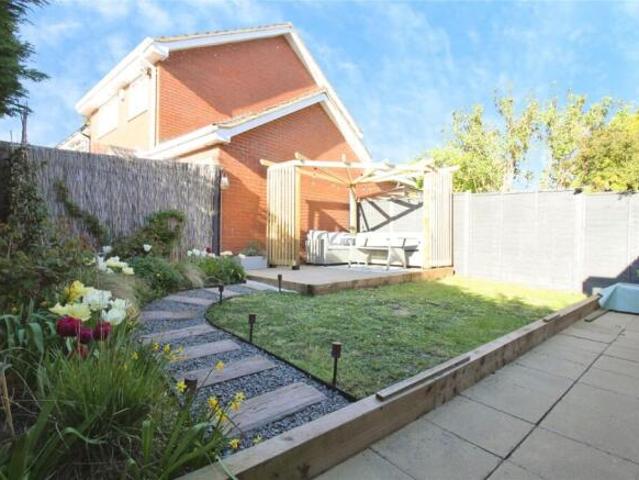 4 bedroom link detached house for sale in Calbourne Drive, Calcot, Reading, RG31