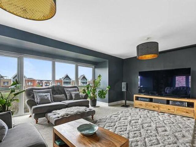 4 Bedroom Link Detached House For Sale In Chelmsford, Essex