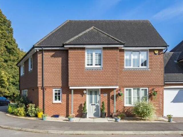 4 Bedroom Link Detached House For Sale In Codmore Hill