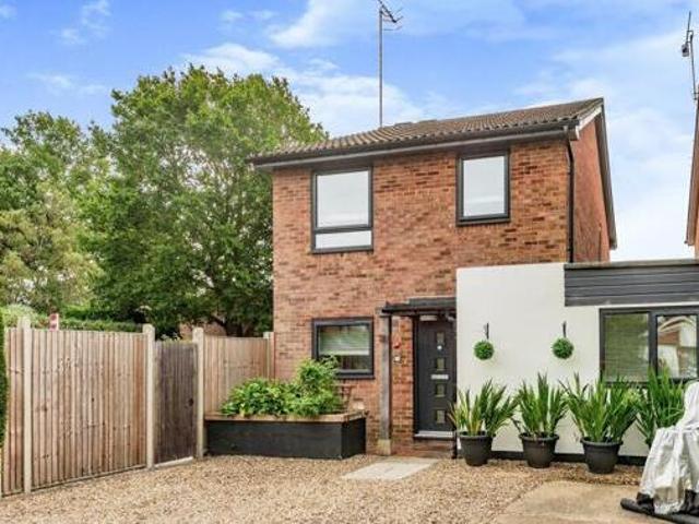 4 Bedroom Link Detached House For Sale In Copthorne