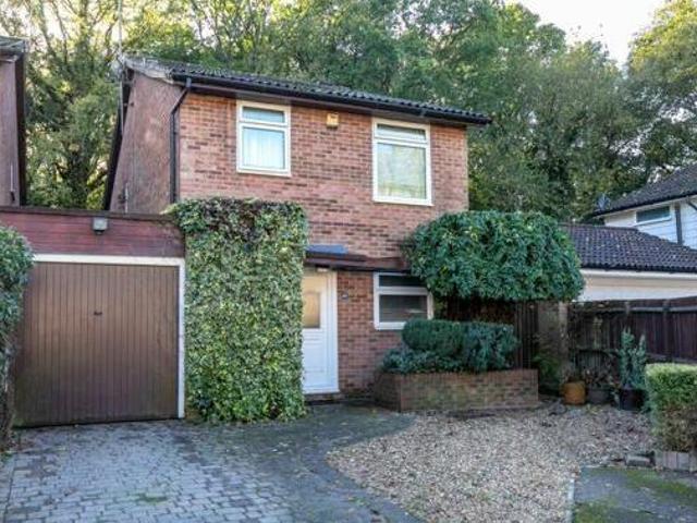 4 Bedroom Link Detached House For Sale In Copthorne