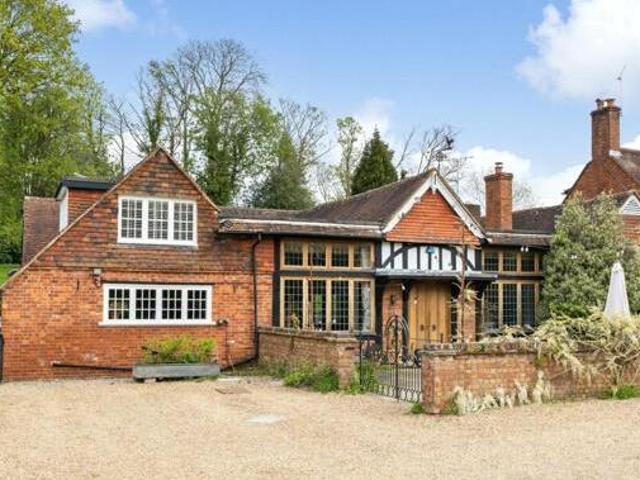4 Bedroom Link Detached House For Sale In Cranbrook, Kent