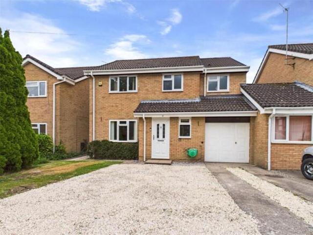 4 bedroom link detached house for sale in Curtis Hayward Drive, Quedgeley, Gloucester, Gloucestershire, GL2