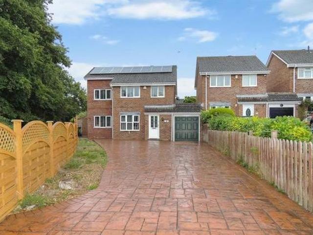 4 bedroom link detached house for sale in Dovey Court North Common Bristol BS30