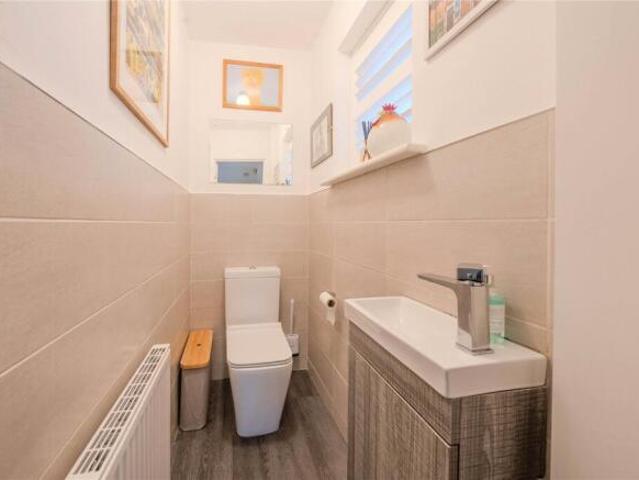 4 bedroom link detached house for sale in Elmete Walk, Oakwood, Leeds, LS8