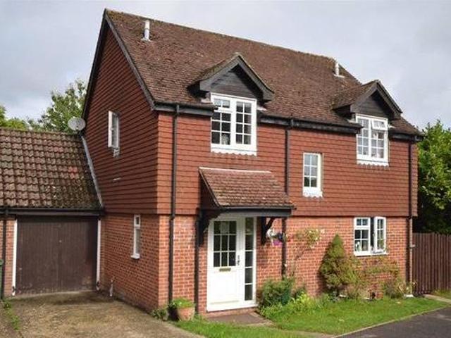 4 bedroom link detached house for sale in Exeter Close Basingstoke Hampshire RG22