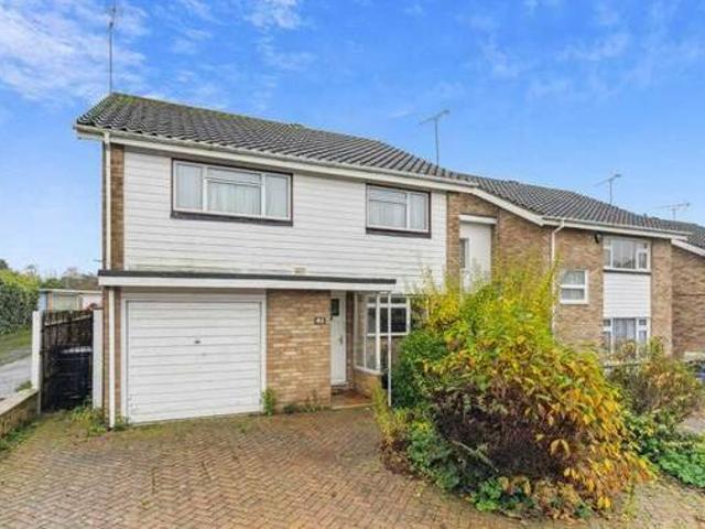 4 bedroom link detached house for sale in Foxleys Carpenders Park WD19