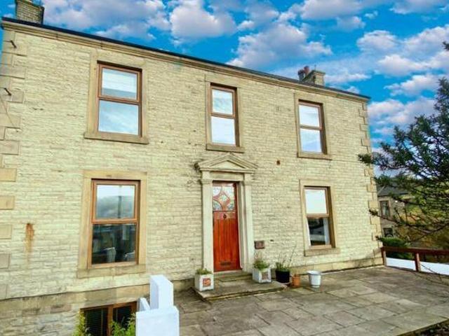 4 Bedroom Link Detached House For Sale In Gomersal, Cleckheaton