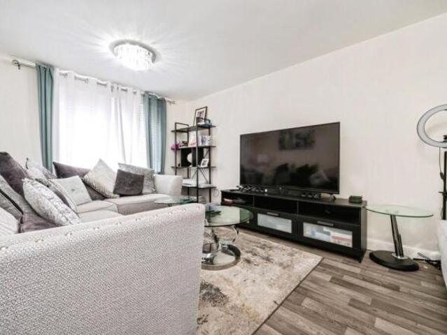 4 bedroom link detached house for sale in Grace Gardens, Eaton Leys, Milton Keynes, Buckinghamshire, MK17