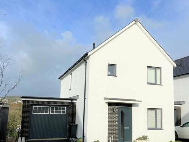 4 bedroom link detached house for sale in Gwartha Close St Austell PL25