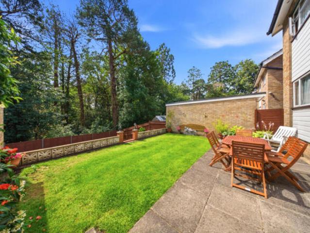 4 bedroom link detached house for sale in Hangar Ruding, Watford, WD19