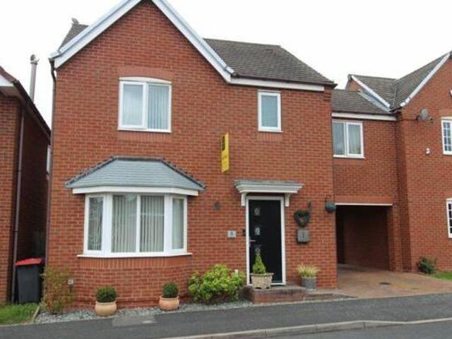 4 Bedroom Link Detached House For Sale In Hadley