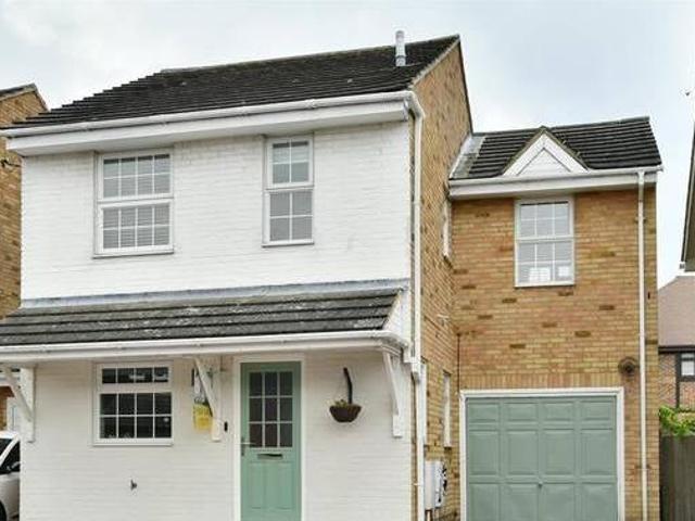 4 bedroom link detached house for sale in Heritage Drive Darland View Gillingham Kent ME7