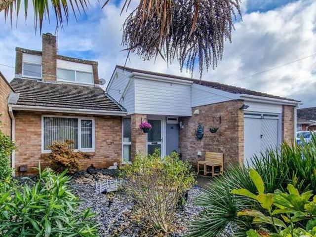 4 Bedroom Link Detached House For Sale In Highcliffe, Dorset