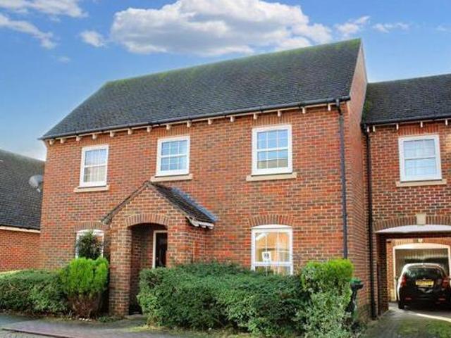 4 Bedroom Link Detached House For Sale In Hook, Hampshire