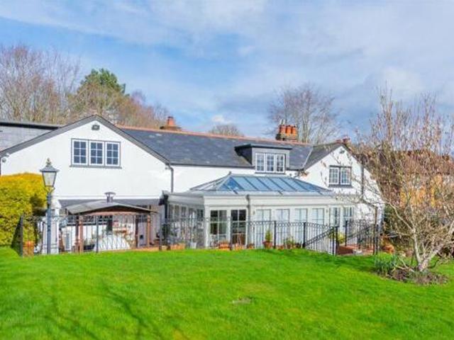 4 Bedroom Link Detached House For Sale In Hook, Hampshire