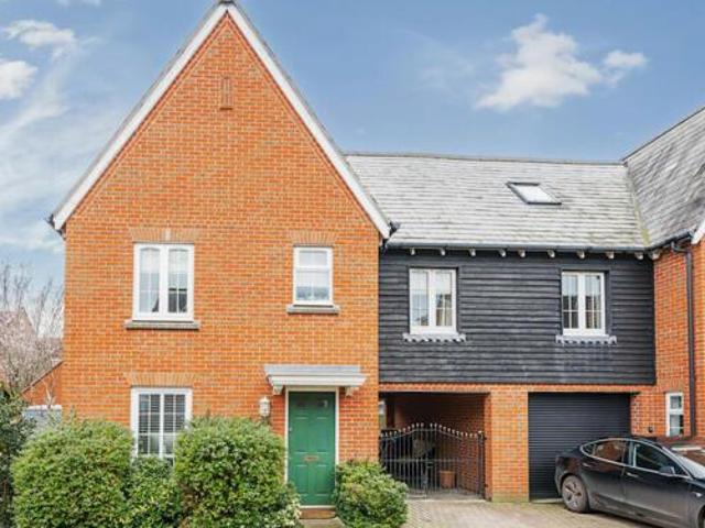 4 Bedroom Link Detached House For Sale In Hook, Hampshire