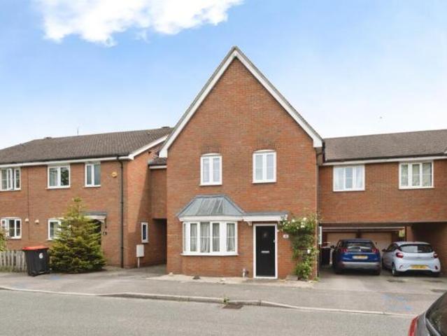 4 bedroom link detached house for sale in Hopton Grove, Newport Pagnell, MK16