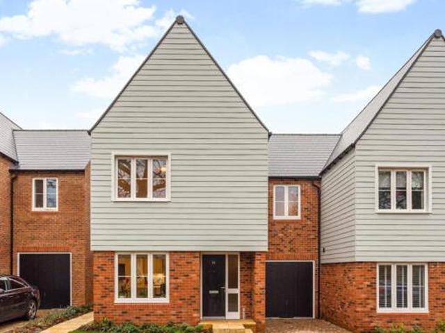 4 Bedroom Link Detached House For Sale In Horsham