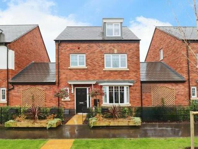 4 Bedroom Link Detached House For Sale In Houlton