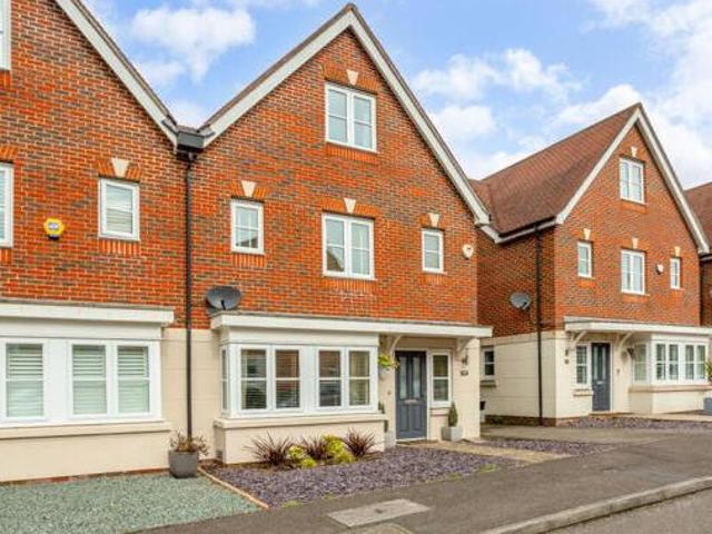 4 Bedroom Link Detached House For Sale In Kenley