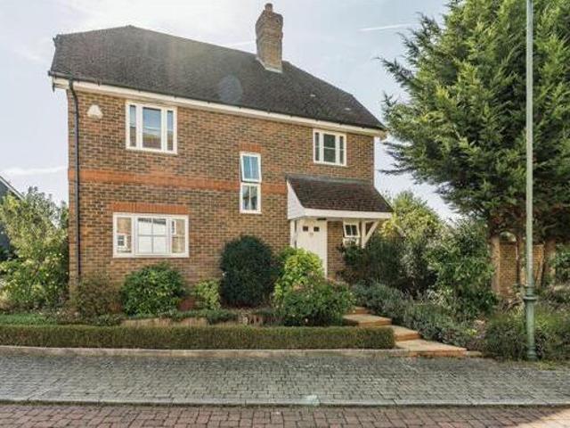 4 Bedroom Link Detached House For Sale In Kings Hill