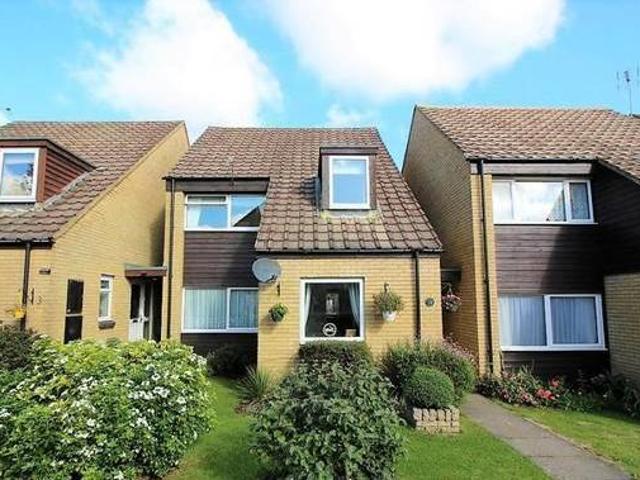 4 bedroom link detached house for sale in Lamplighters Walk Calcot Reading RG31
