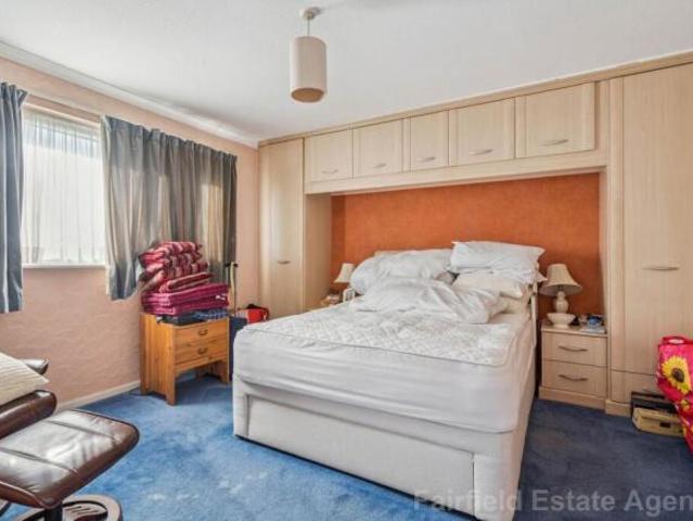 4 bedroom link detached house for sale in Leigh Rodd, Carpenders Park, Watford, WD19
