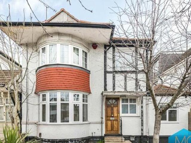 4 Bedroom Link Detached House For Sale In London