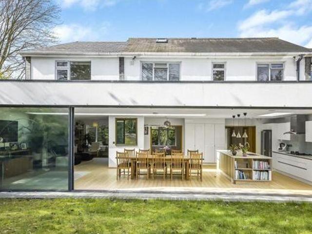 4 Bedroom Link Detached House For Sale In London